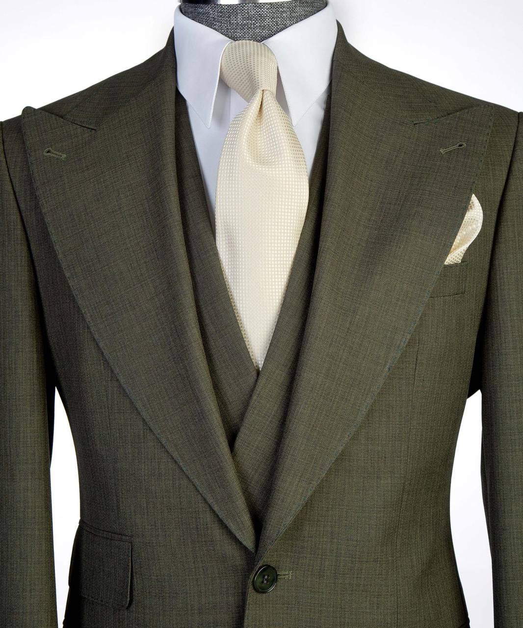 2025 3-Piece Italian Style Olive Green Refined Weave Monarch Moss Men ...